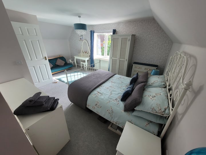 Large, Simple Room In Relaxed Marital Home. - Norfolk