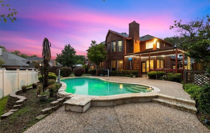 East Dallas-estate* 2-level *Sleeps 11* Golf *Pool - Dallas, TX