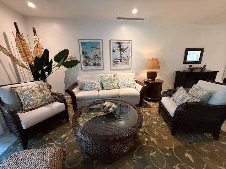 Luxurious Poolside Retreat | Sleeps 6+ Wi-fi - Playa Hermosa