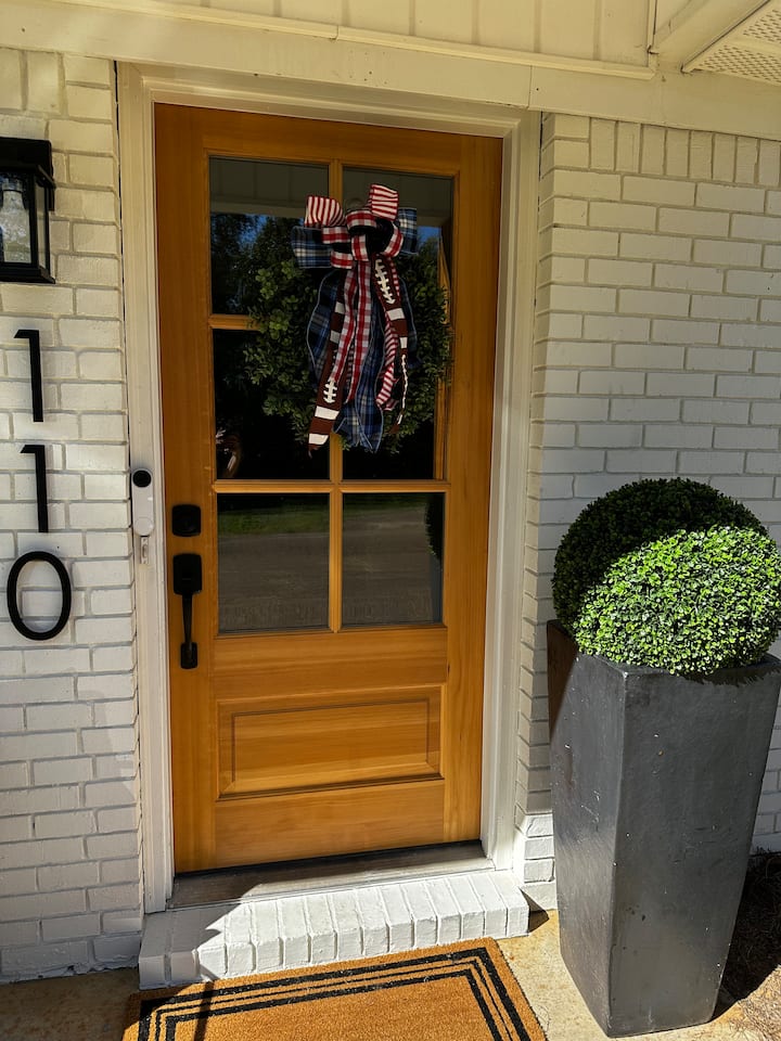 Sip'ly Irresistible - Oxford, MS