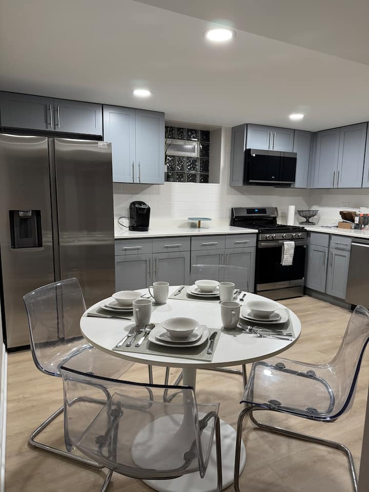 10 Min To O’hare, 30 Min To City - Chicago, IL