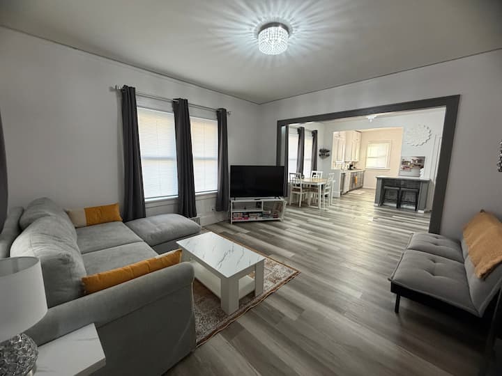 Pet Friendly Close To Campus - Lincoln, NE