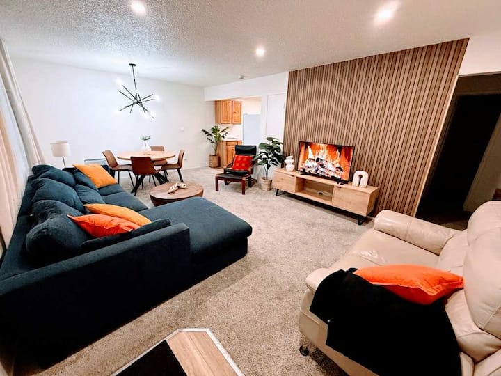 Convenient Downtown 3 Bdrm Apt #3 - Redding, CA