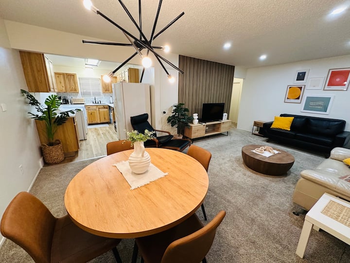 Convenient Downtown 3 Bdrm Apt #3 - Redding, CA