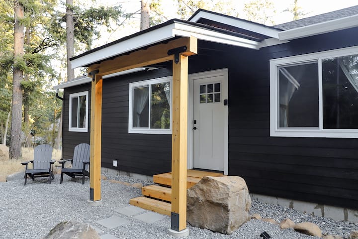 Cozy Gorge Guesthouse Retreat - White Salmon, WA