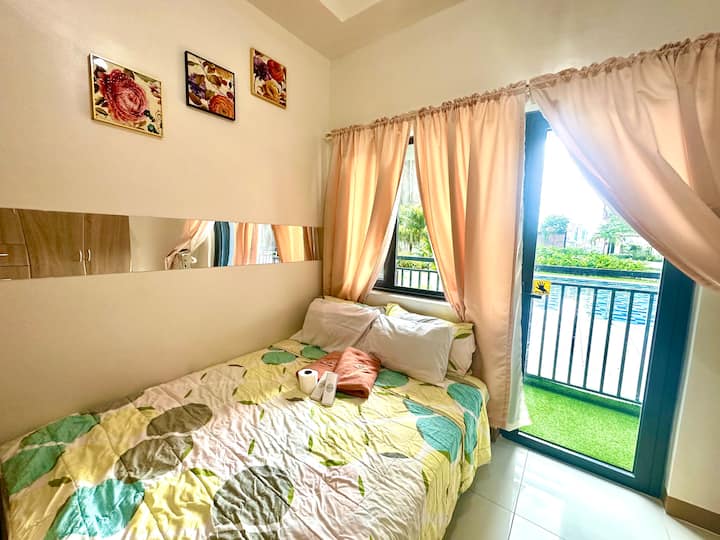Pool Front Condo With Balcony, Makati - Makati