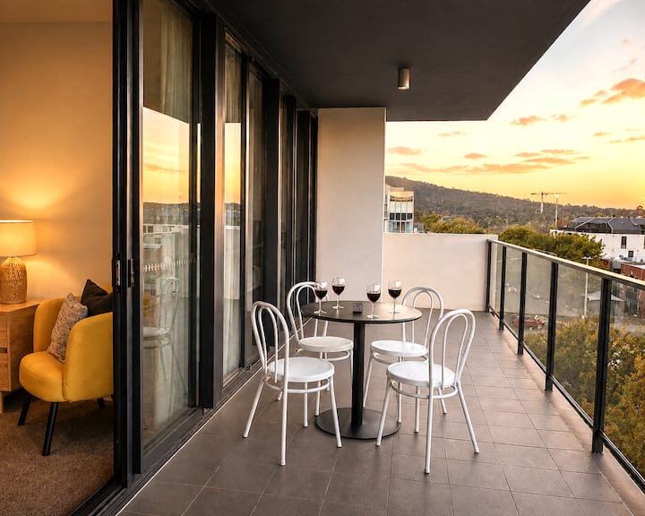 Spacious Braddon Gem: Flexible Beds, Best Location - Canberra