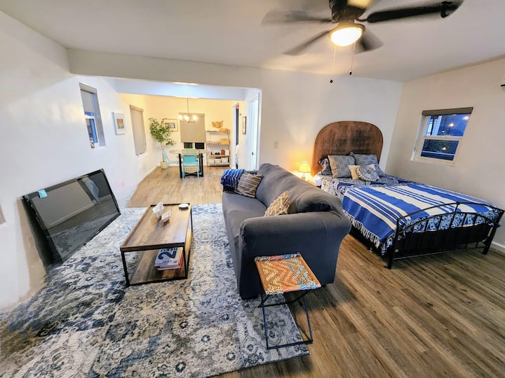 New Central 1.5br/1bth Wfront Porch - Petco Park - San Diego