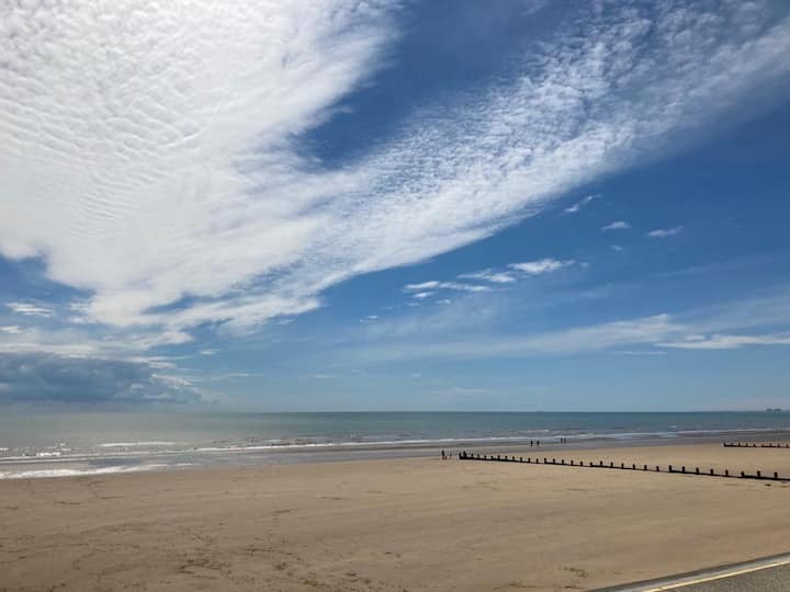 "A Gate From Your Garden Directly To The Beach" - Dymchurch