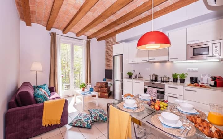 Great 2-bedroom Apartment Right Next City Center - Barcelona