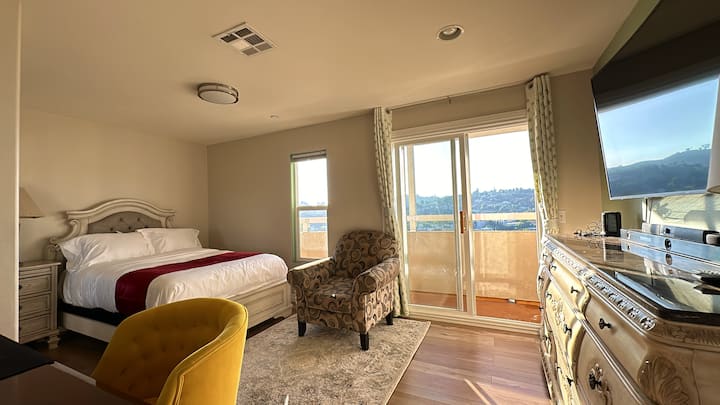 Charming Bedroom On Hill 201 - Alhambra, CA