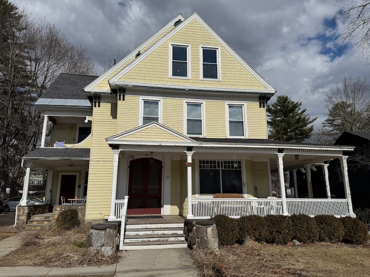 Cute Victorian Studio In Downtown Great Barrington - Great Barrington, MA