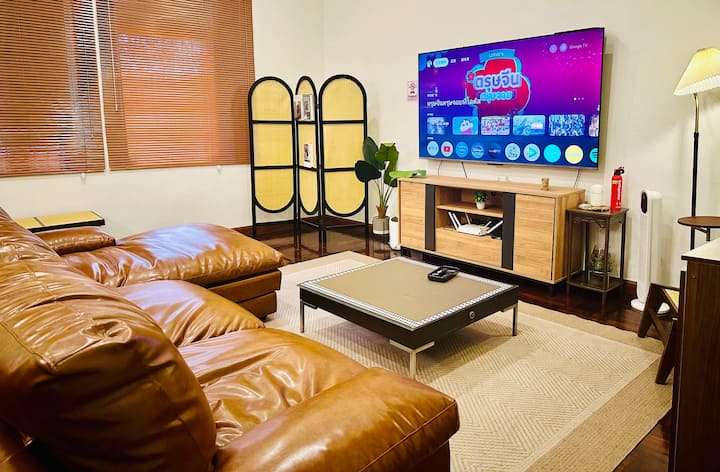 Free Pick-up Silom Area 3br Villa Special Offer - Bangkok