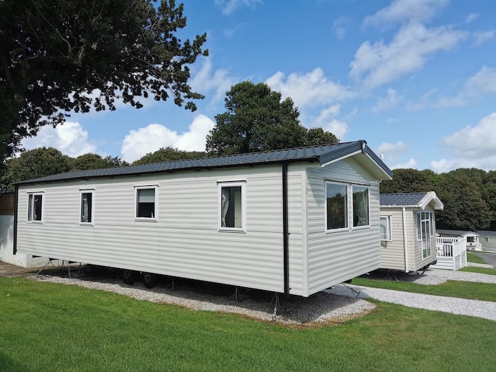 Shamrock's Cove Caravan | Short Walk To The Beach - Newquay