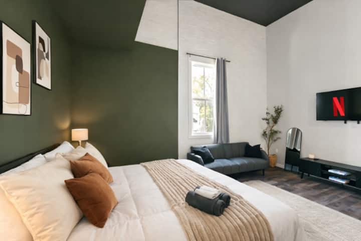 Stylish Studio | Walk To Dayton's Top Attractions - Dayton, OH