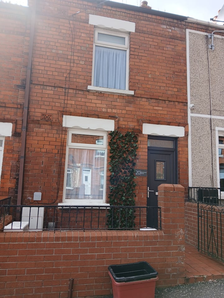 Rockmore Cottage - House In Historic West Belfast -