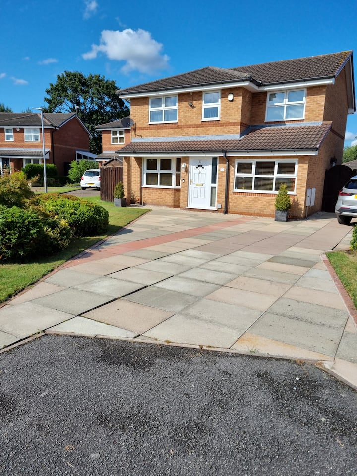 Detached House In Middlewich - Jodrell Bank