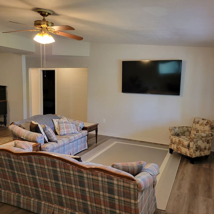 3 Bedroom-2 Bath Golf Community - Temple Terrace, FL