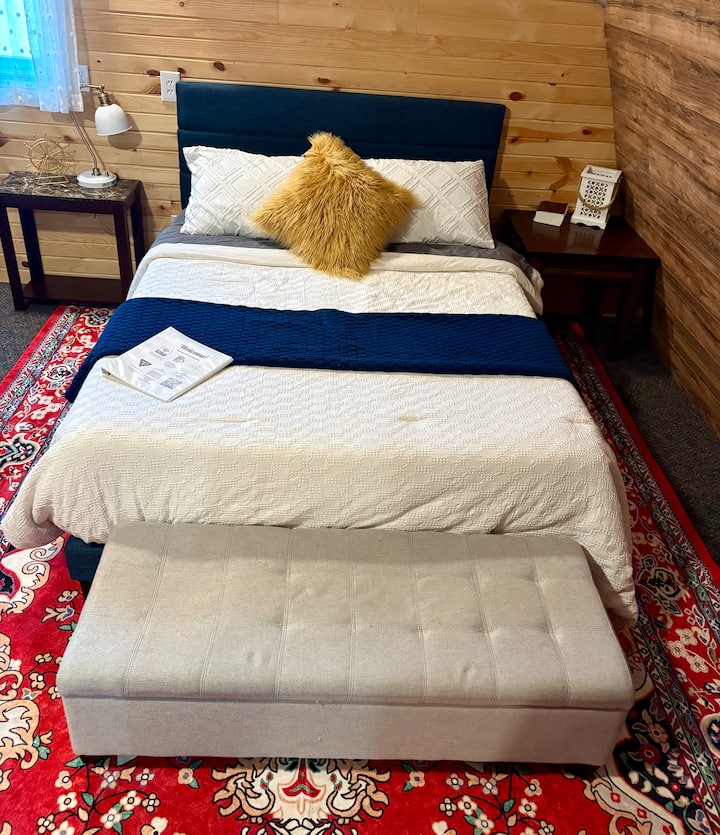 Cozy Private Barndominium/studio - Lee's Summit, MO