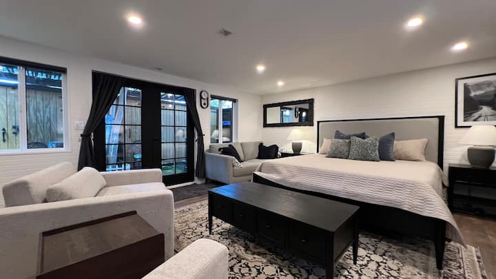 Relaxing & Cozy Studio In Woodland Hills - Calabasas, CA