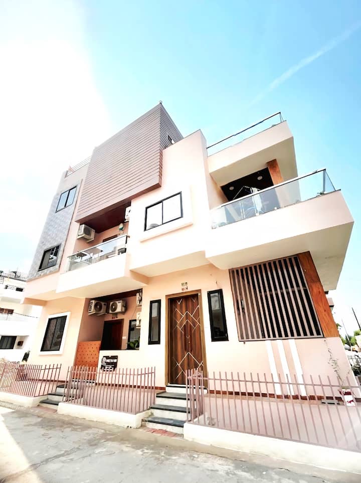 Shree Stay Inn 'Rajsee-villa' :A 3|4 Bhk Luxurious - Ujjain