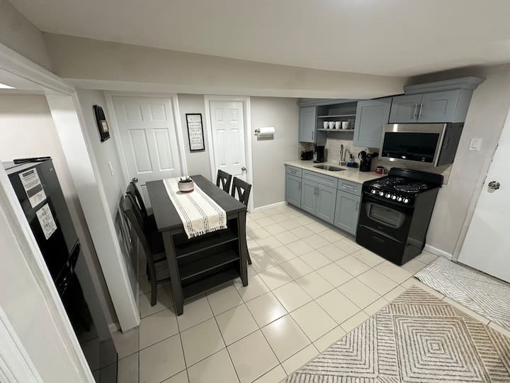 Modern Basement Suite - Westbury, NY