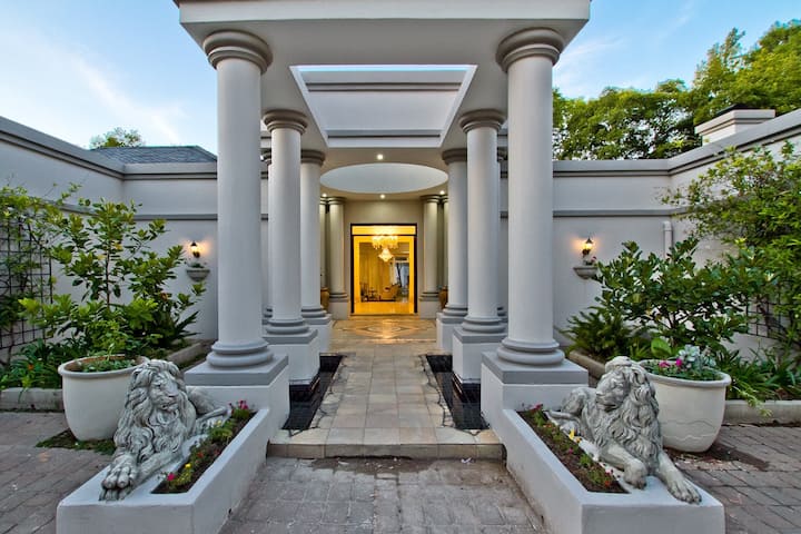 Luxury 5 Bedroom House Sandton - Johannesburg