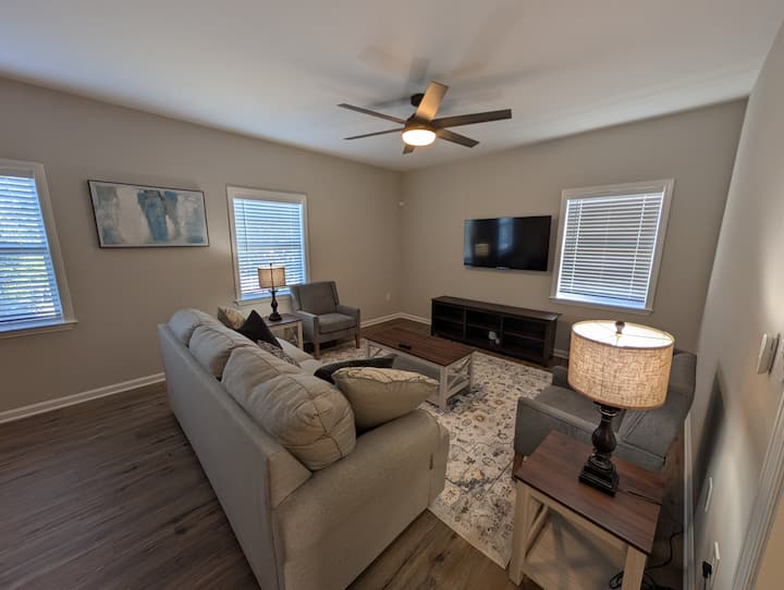 Comfortable, Spacious, And Refreshed Home. - Atlanta, GA