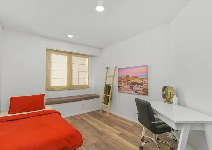 Chic Suite: No Cleaning Fee - Lake Elsinore, CA