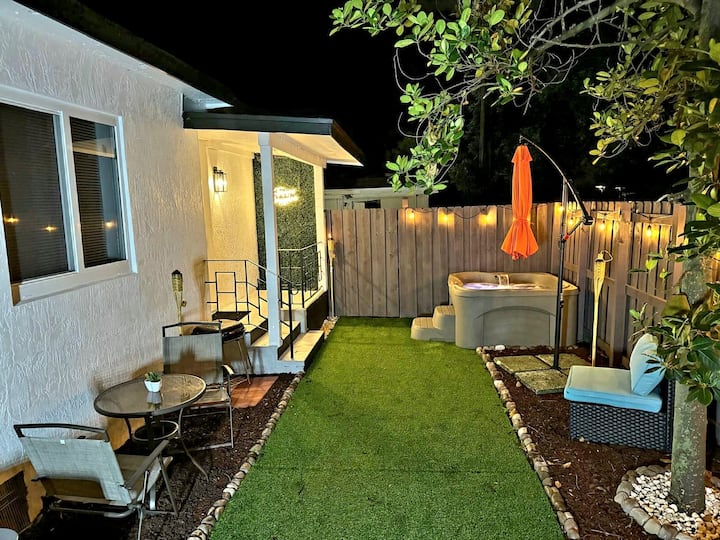 Our Happy Place With Jacuzzi In Hollywood - Hollywood, FL