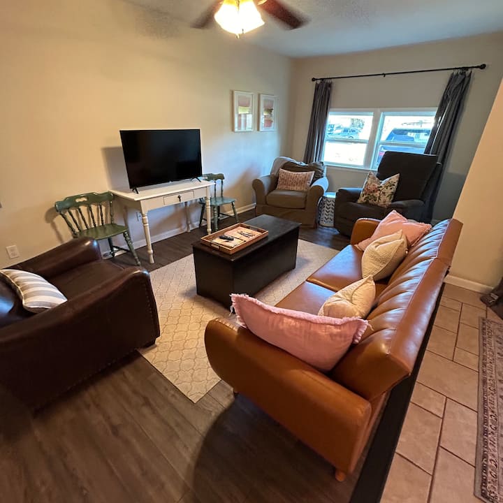 Central And Spacious In The Lbk - Lubbock, TX