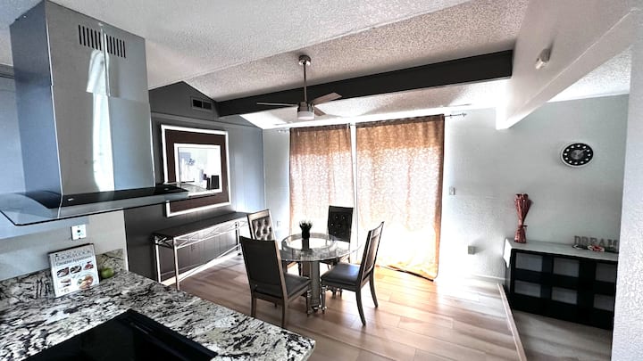 Cute Carmichael 2/1 Duplex - Citrus Heights, CA