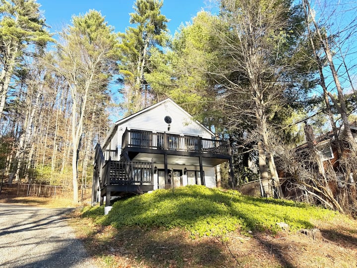 New-romantic Lake View Carriage House - Woodstock, NY