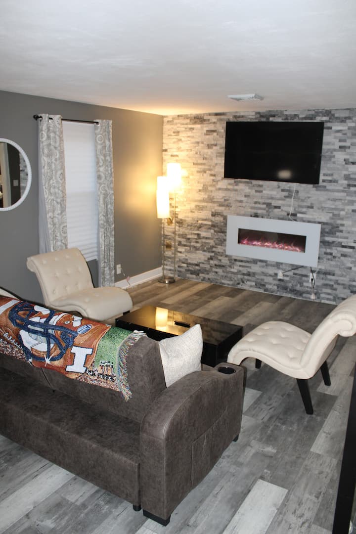 Beautiful Home 3 Min From Campus - Champaign, IL