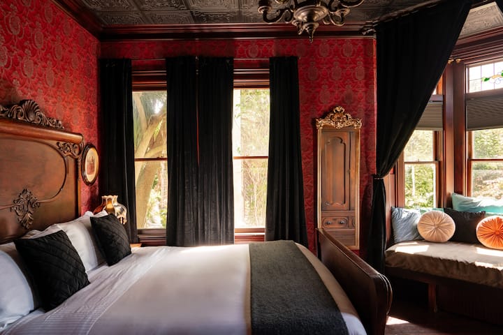 Ruby In The Weller House Mansion - Fort Bragg, CA