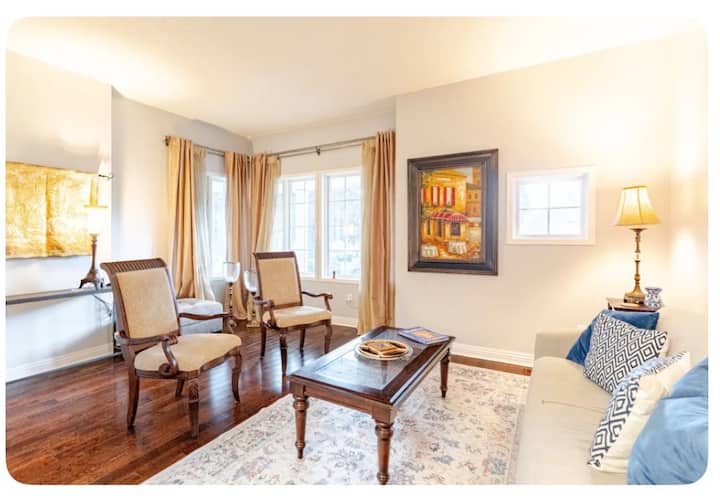 Spacious Retreat For 12 |5br| 6 Parkings |4bath| - Toronto
