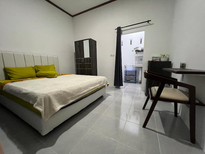 Studio In Local Area Kuta (Hot Water, Ac, Kitchen) - Lombok