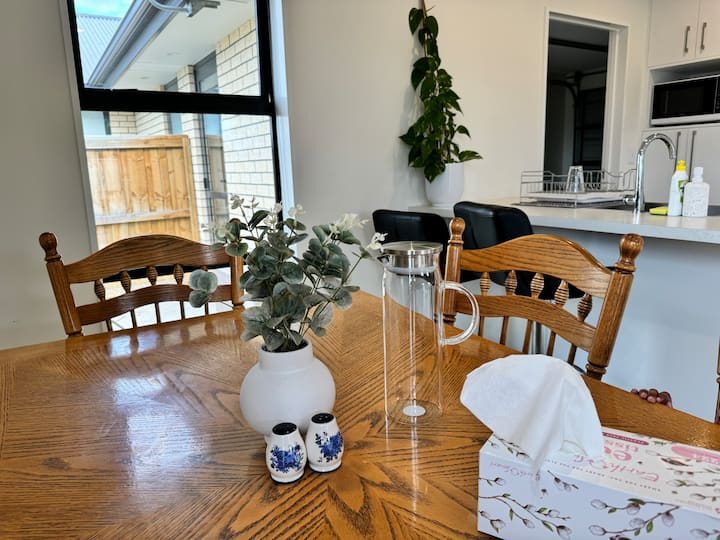 Location ,Location Sunny House In Rolleston - Lincoln