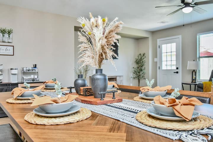 Gorgeous House 10 Minutes From Bush Airport - Lake Houston, TX
