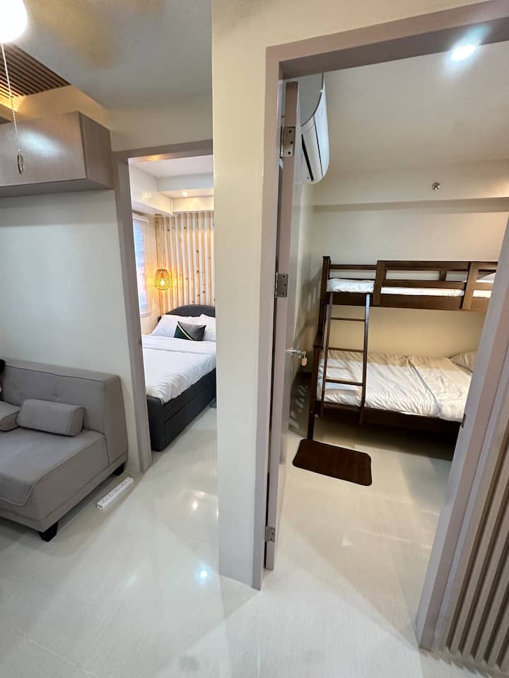 Condo W Balcony, Pool View, Fiberwifi |Near Smcity - Iloilo City