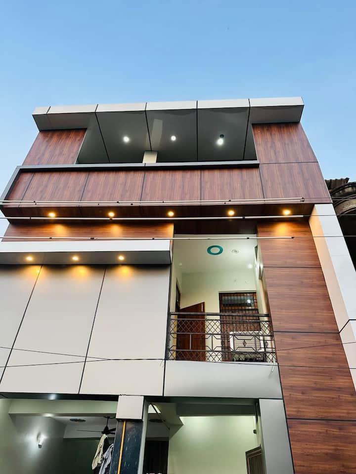 Fully Furnished- Independent Floor@ev Charging Avi - Prayagraj