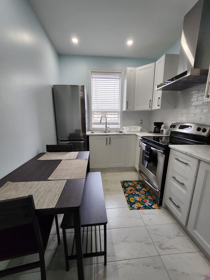Cozy Room  In Downtown Oshawa - Oshawa