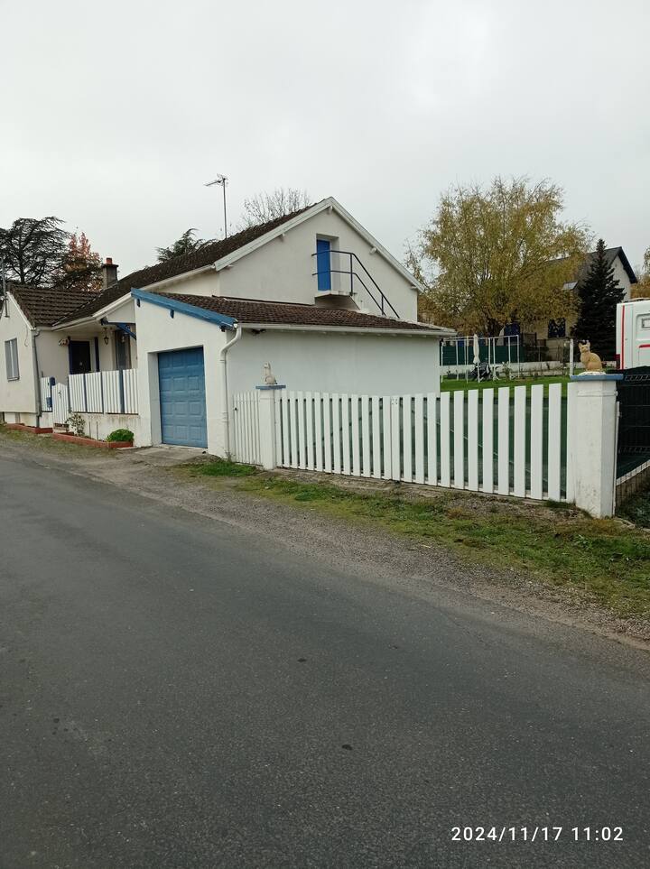 Au Calme .6 Km Du Pal - Dompierre-sur-Besbre