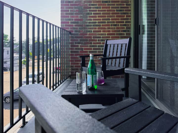 Stunning Design|fireplace|custom Desk|balcony - Salem, MA