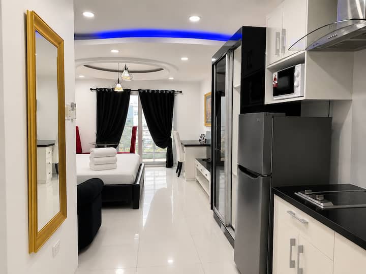 Special Promo In Kandi Palace Near Walking Street - Angeles