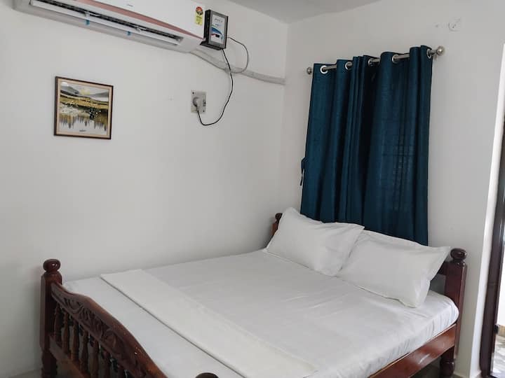 Sai Guest House- Ramana Ac Room 2nd Floor - Tiruvannamalai