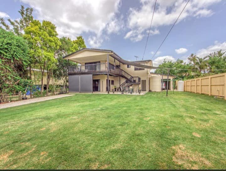 4 Bedrooms Guest House In North Ipswich - Ipswich