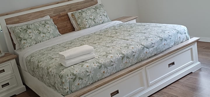 4 Bedrooms Guest House In North Ipswich - Ipswich