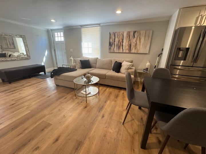 Clt Uptown Home - Charlotte Douglas Airport (CLT)