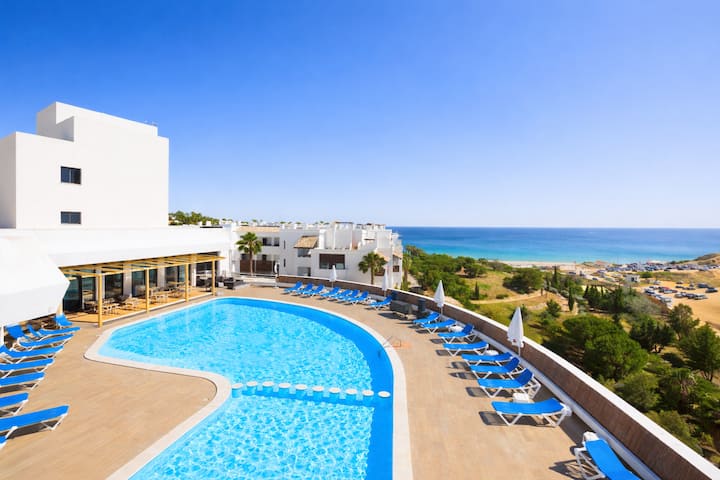 Sea View & Pool Access ! Netflix & Private Terrace - Praia da Luz